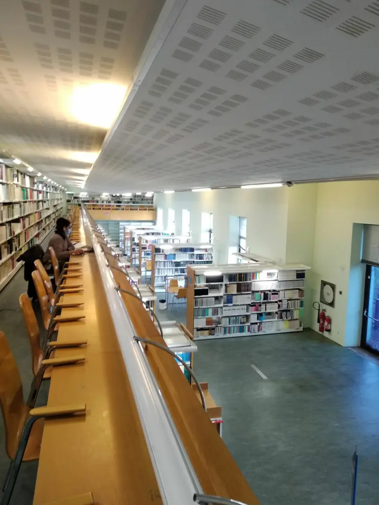 Biblioteca Campus Mundet: Servicios Y Horarios | Fotocopias Y Campus